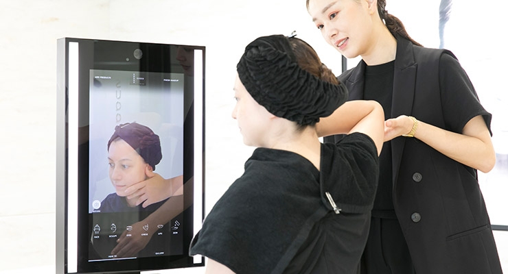 e’quipe to Introduce MemoMi Labs Digital Mirror - Beauty Packaging